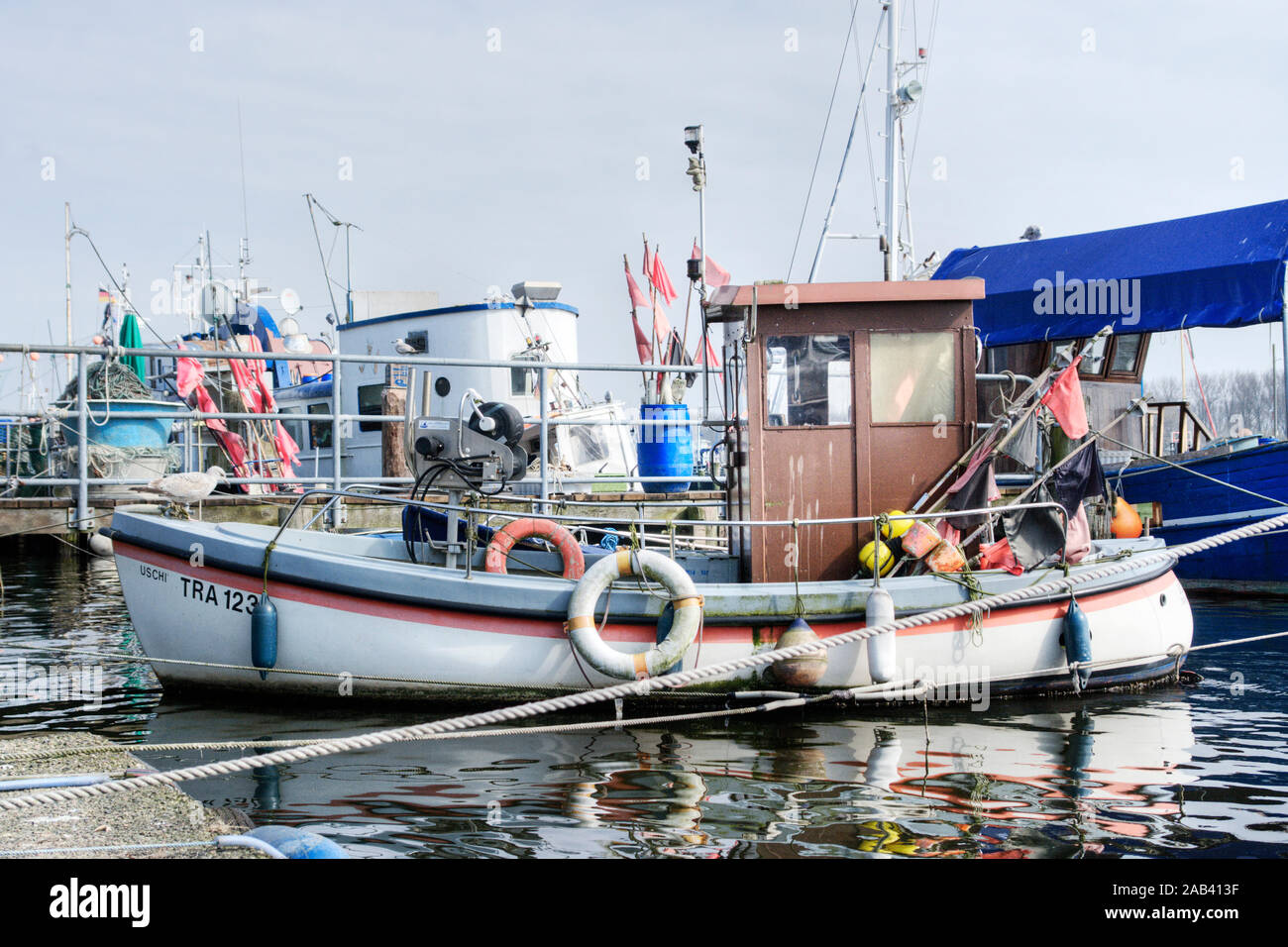 Fischerboot im Hafen Stock Photo - Alamy