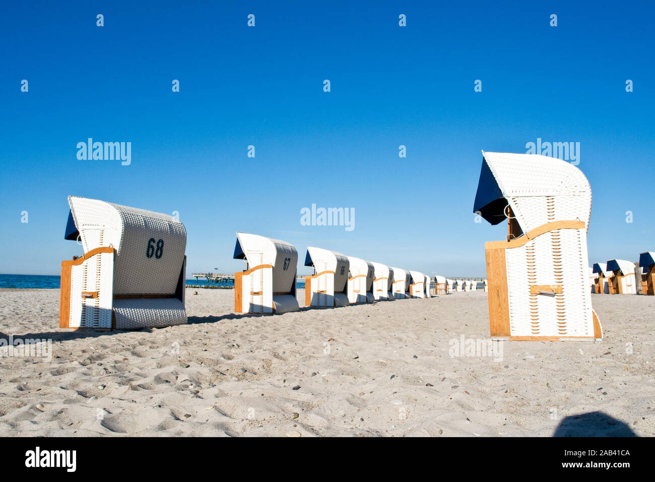 Strandkoerbe am Strand Stock Photo - Alamy