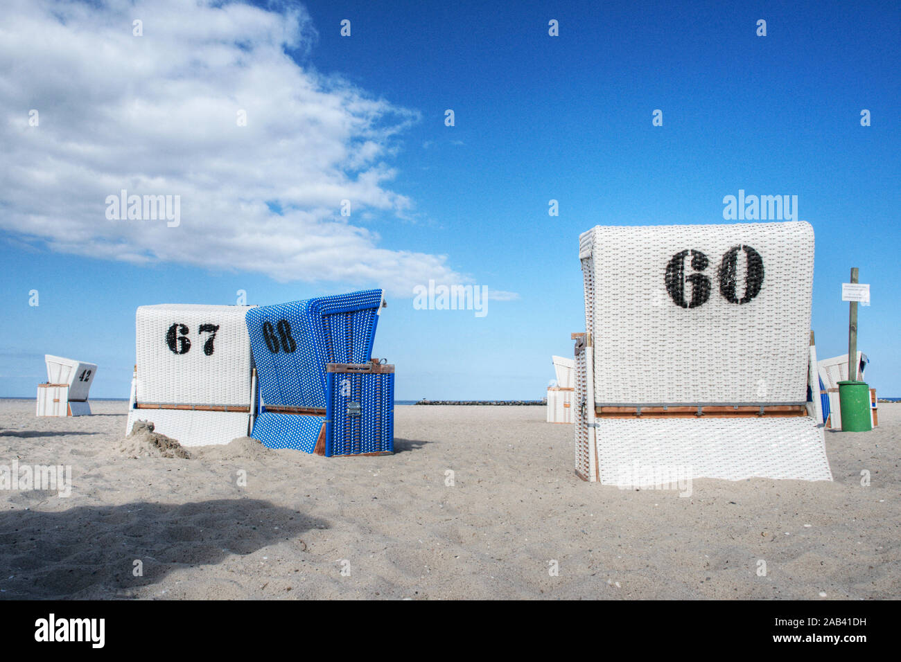 Strandkoerbe am Strand Stock Photo - Alamy