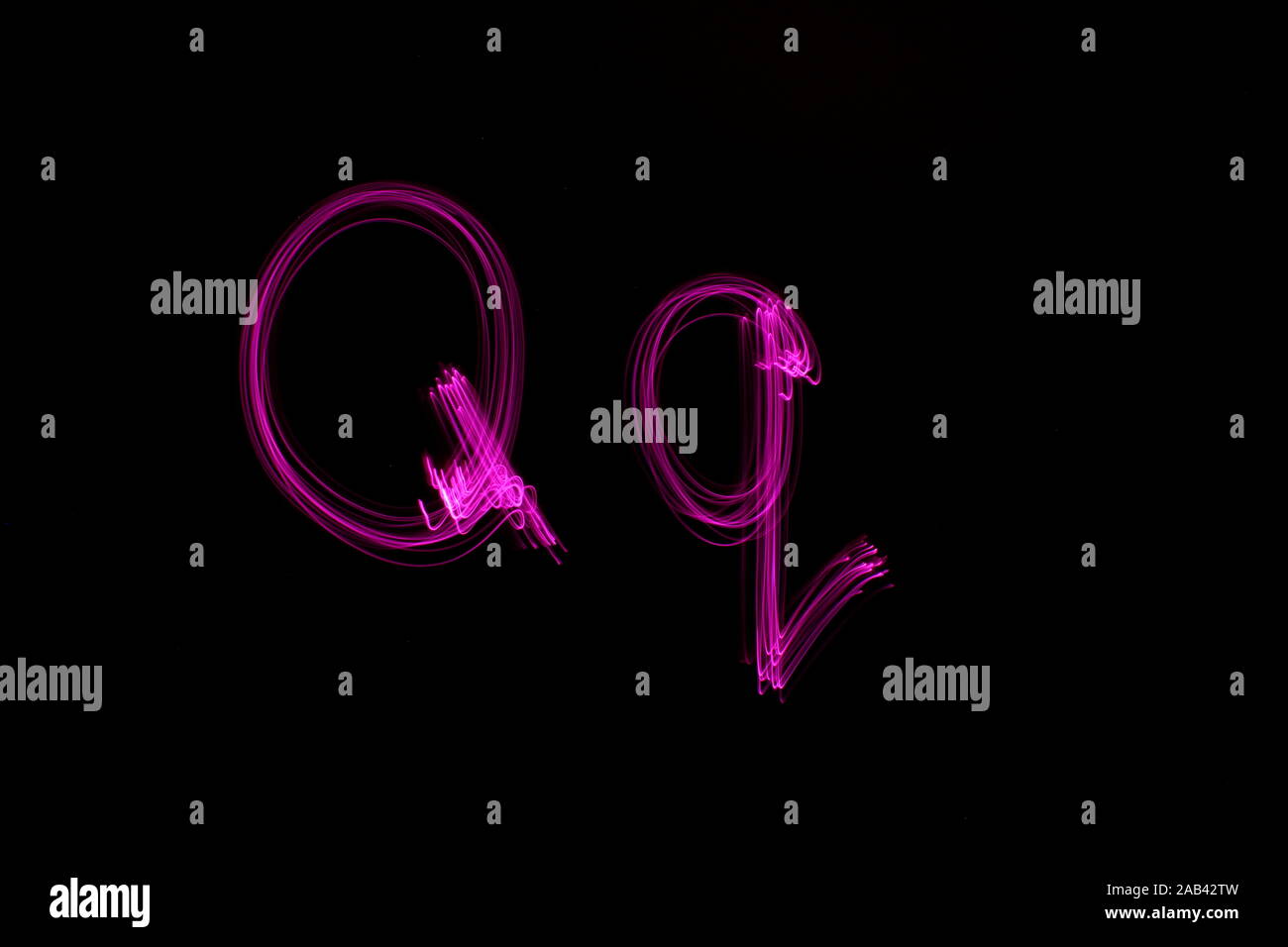 Neon letter q hi-res stock photography and images - Alamy