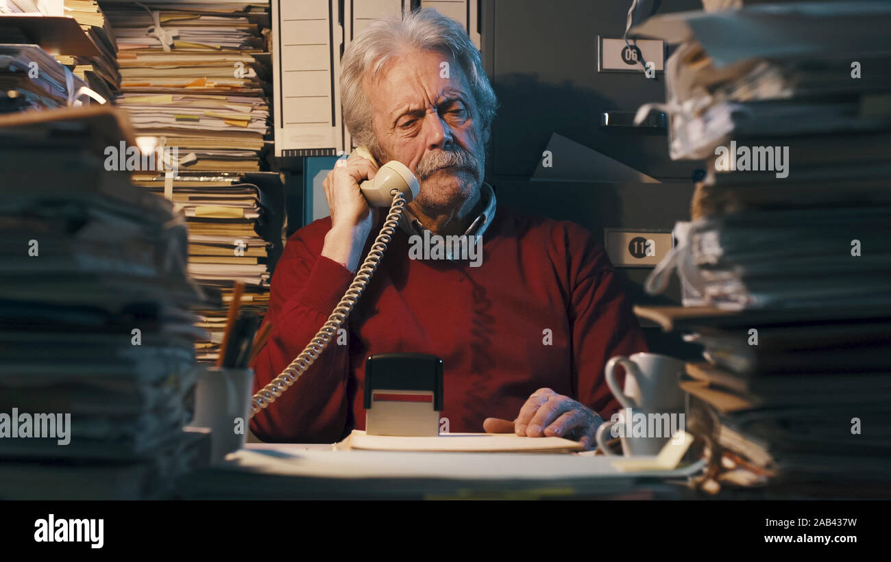 Office clerk hi-res stock photography and images - Alamy