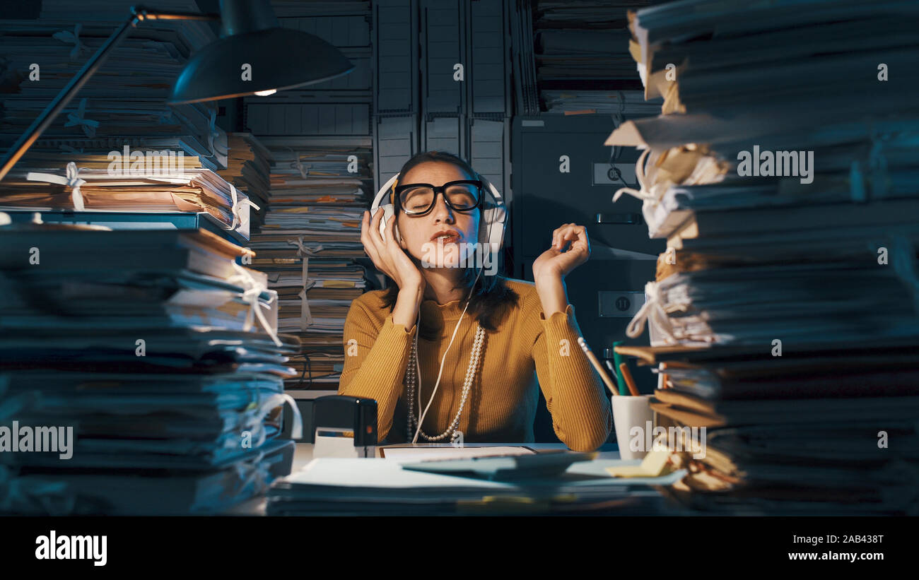 Female at messy desk hi-res stock photography and images - Alamy