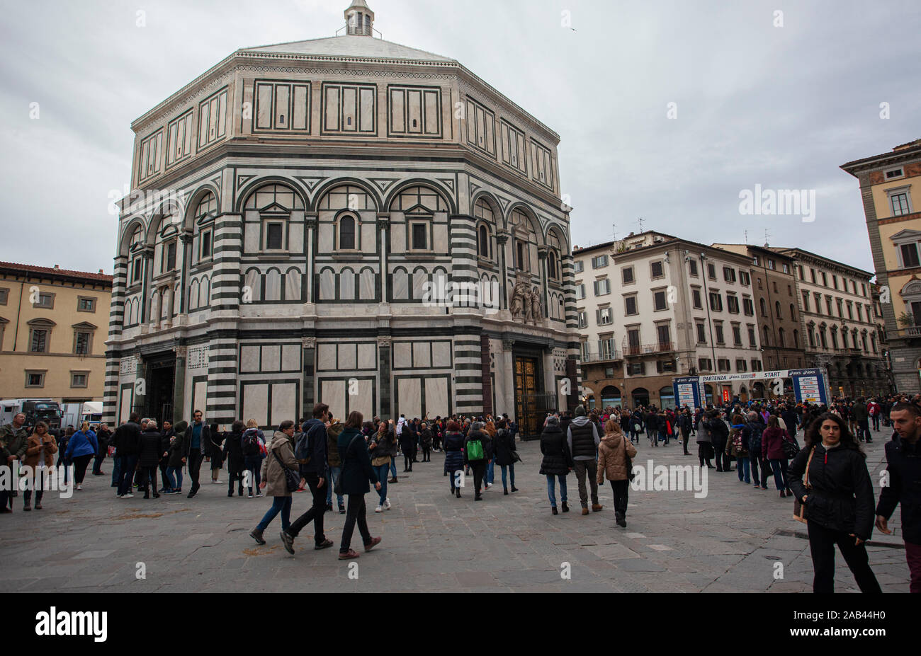 Piazza del Duomo in Florence with tourists 17 Stock Photo - Alamy