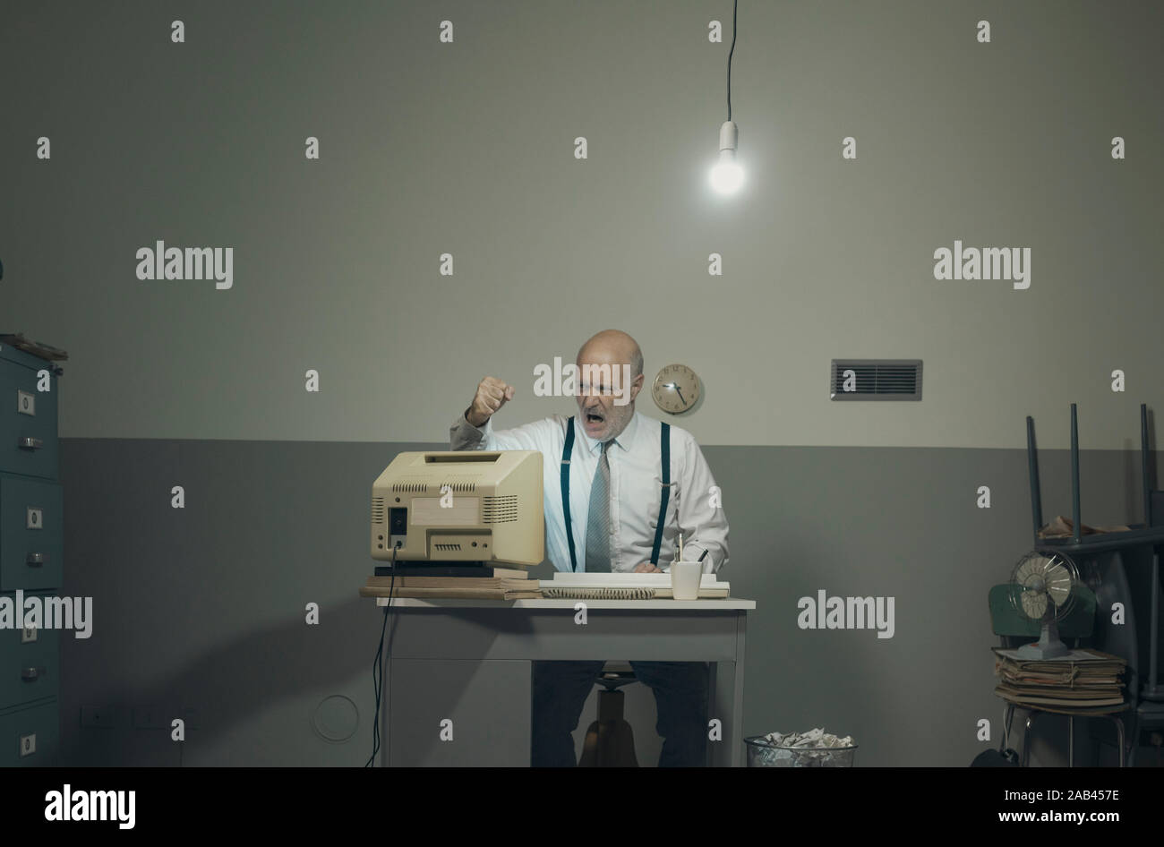 Angry old man computer hi-res stock photography and images - Alamy