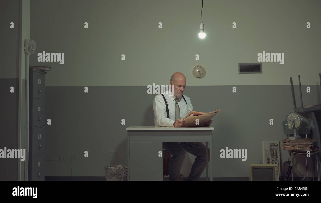 Depressing office desk hi-res stock photography and images - Alamy