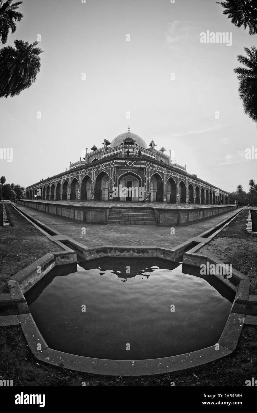 Mughal emperor humayuns tomb delhi Black and White Stock Photos ...