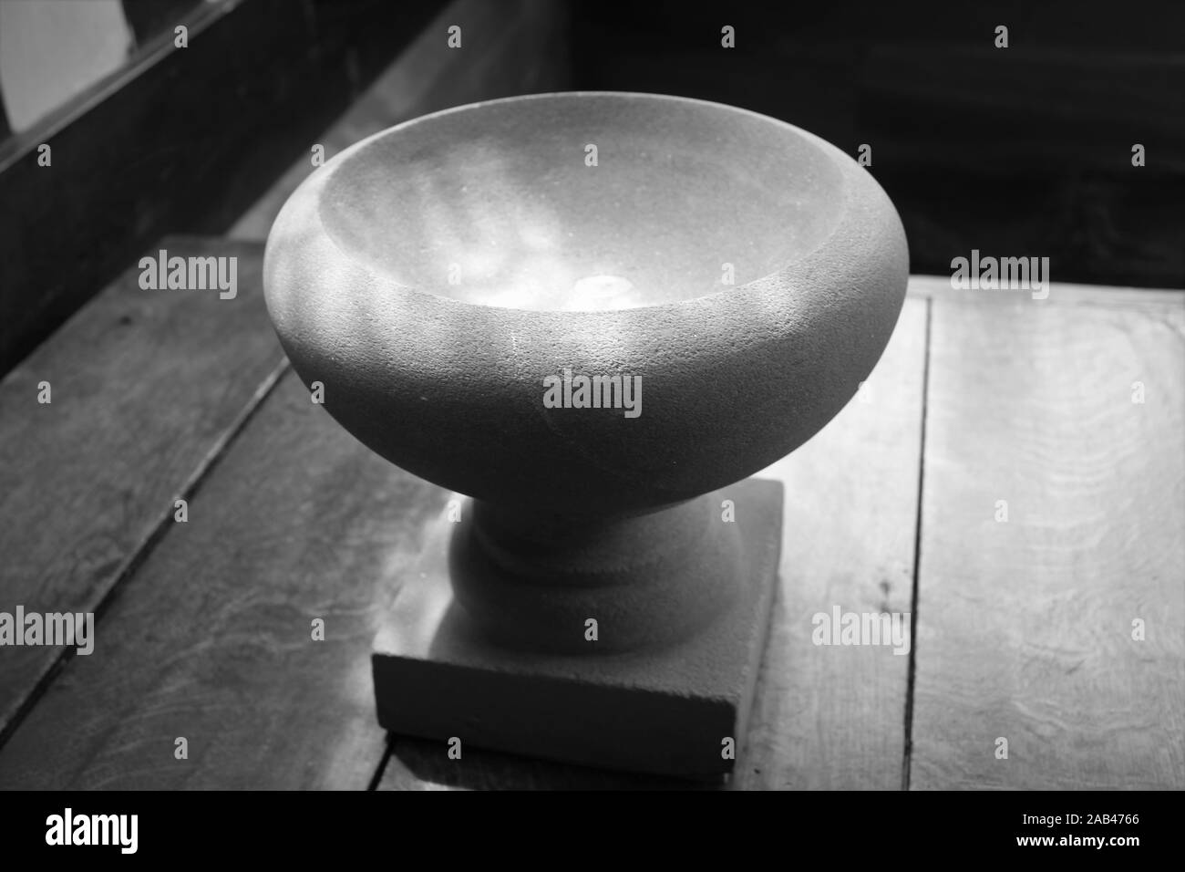 Victorian iron candelabra hi-res stock photography and images - Alamy