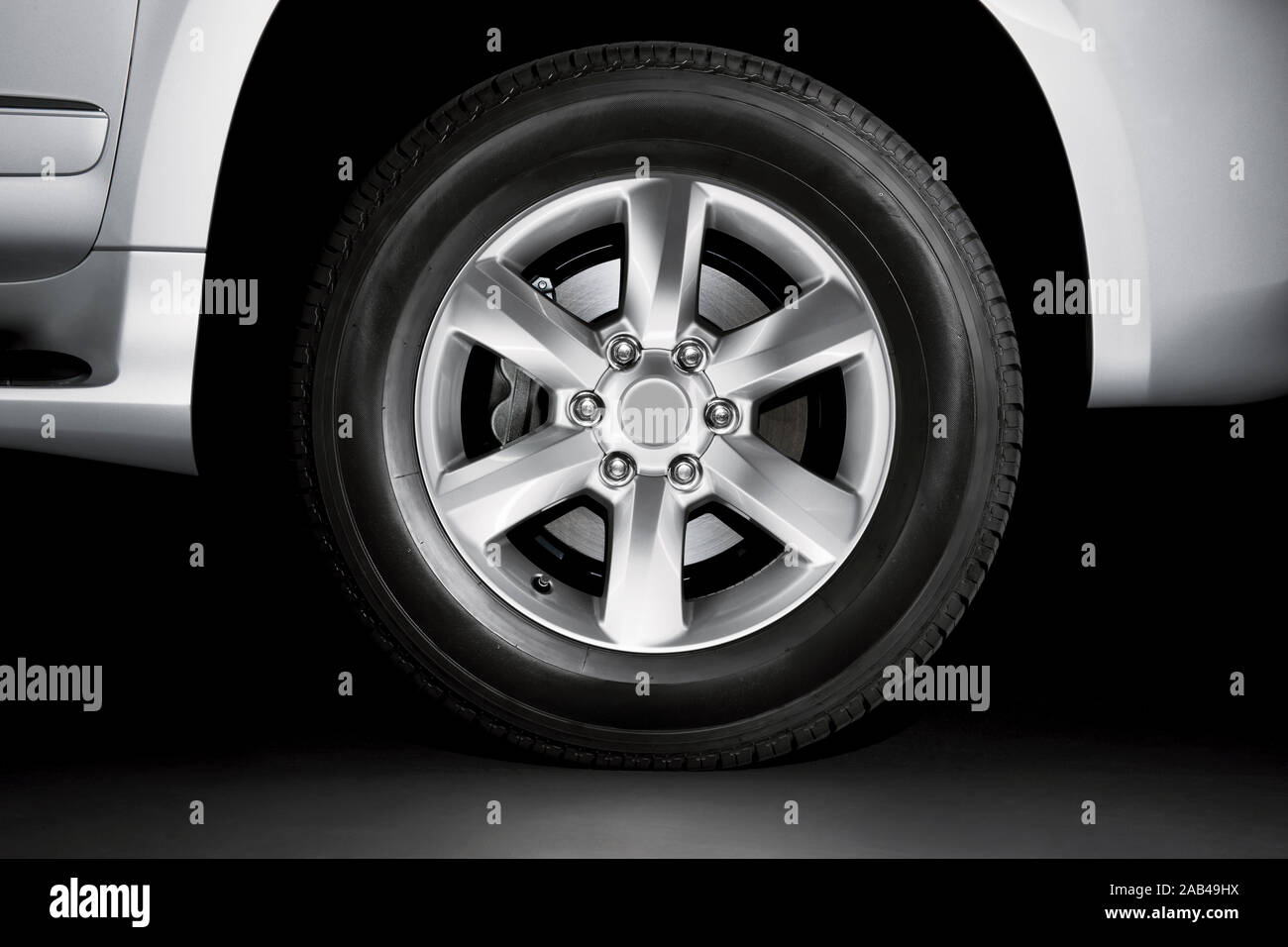 Silver alloy wheel hi-res stock photography and images - Alamy