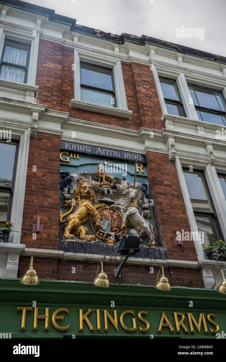 The Kings Arms in Newcomen Street off Borough High Street in London ...