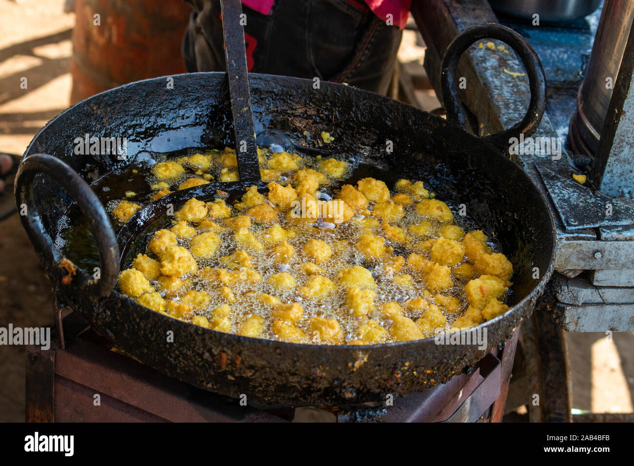 Fresh Fried Indian snacks mung vada ,Bhajiya, Pakoda, mangodi street ...