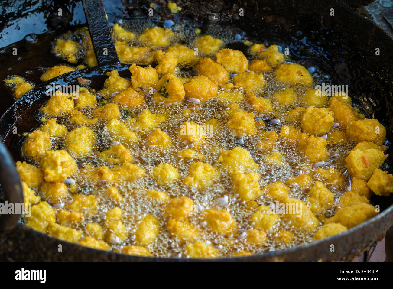 Fresh Fried Indian snacks mung vada ,Bhajiya, Pakoda, mangodi street ...