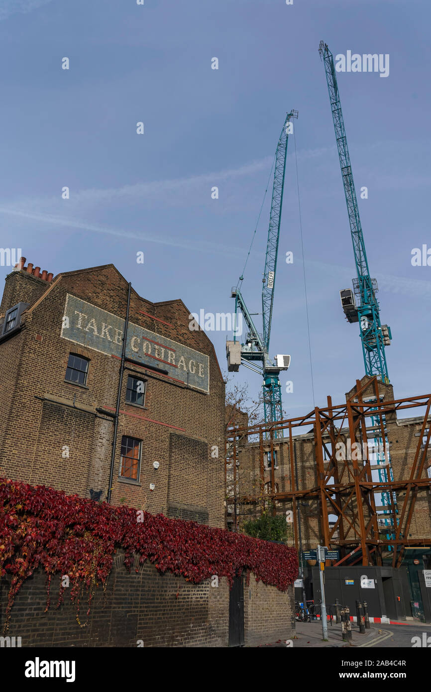 London construction work hi-res stock photography and images - Alamy