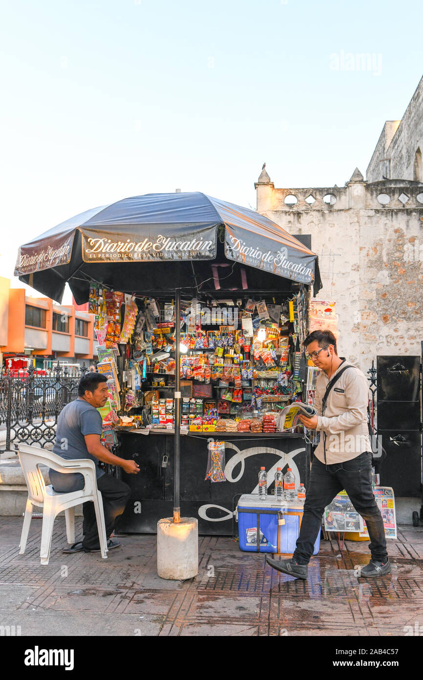 Newsstand, Merida Main Plaza, Mexico Stock Photo - Alamy