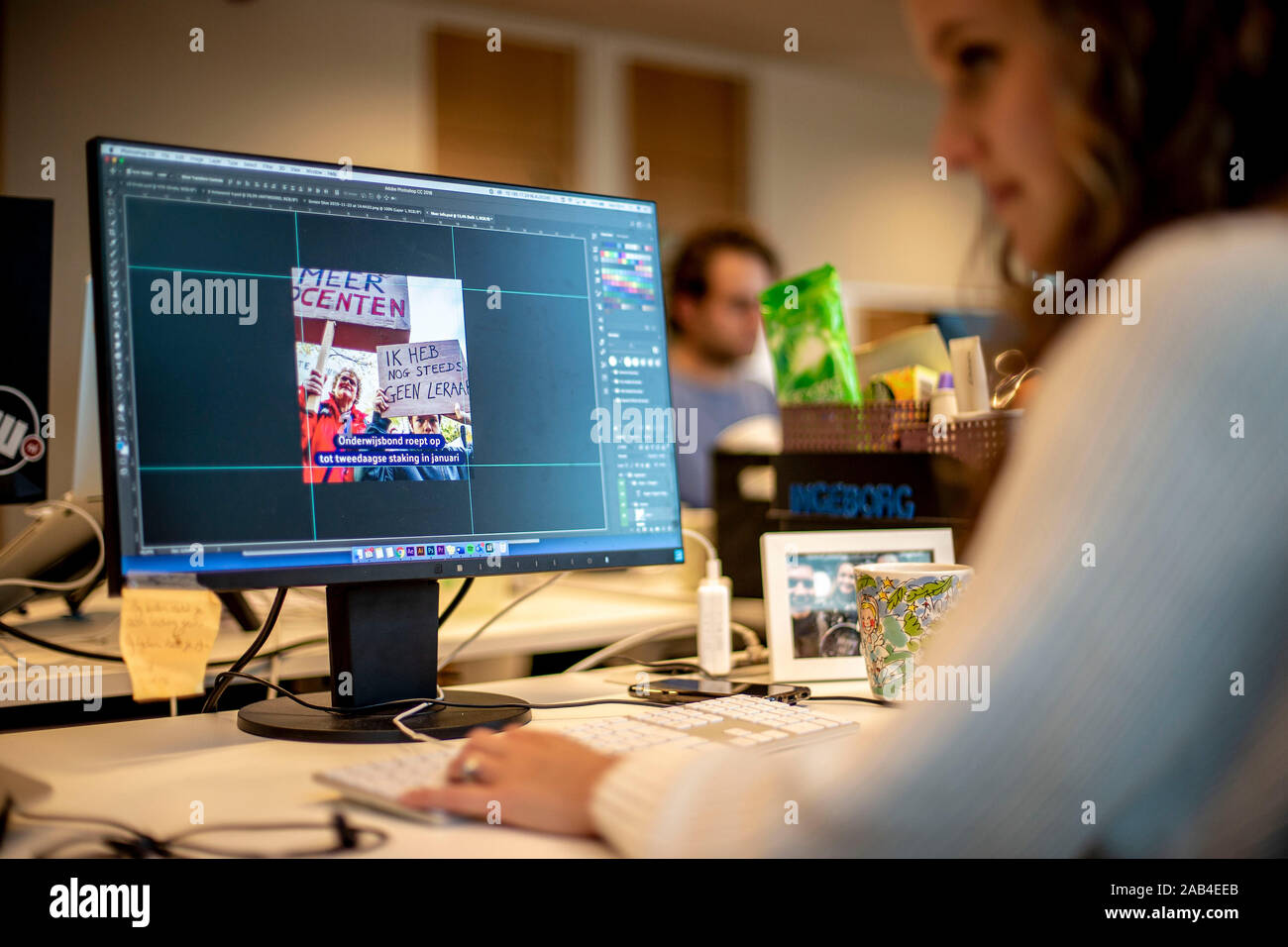 Media editor hi-res stock photography and images - Alamy