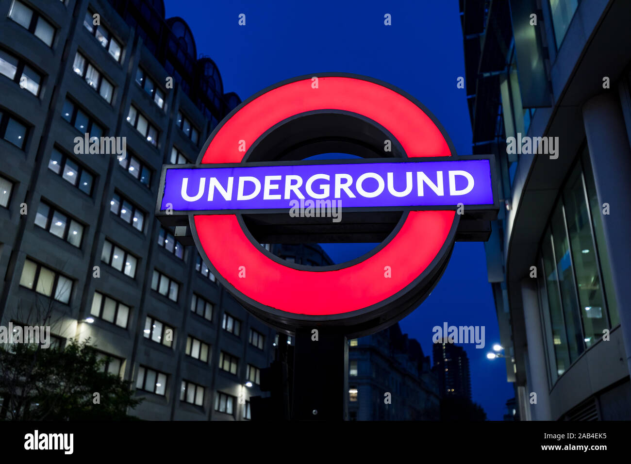 London underground station logo hi-res stock photography and images - Alamy