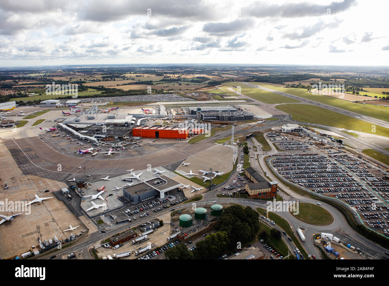 Luton airport runway hi-res stock photography and images - Alamy