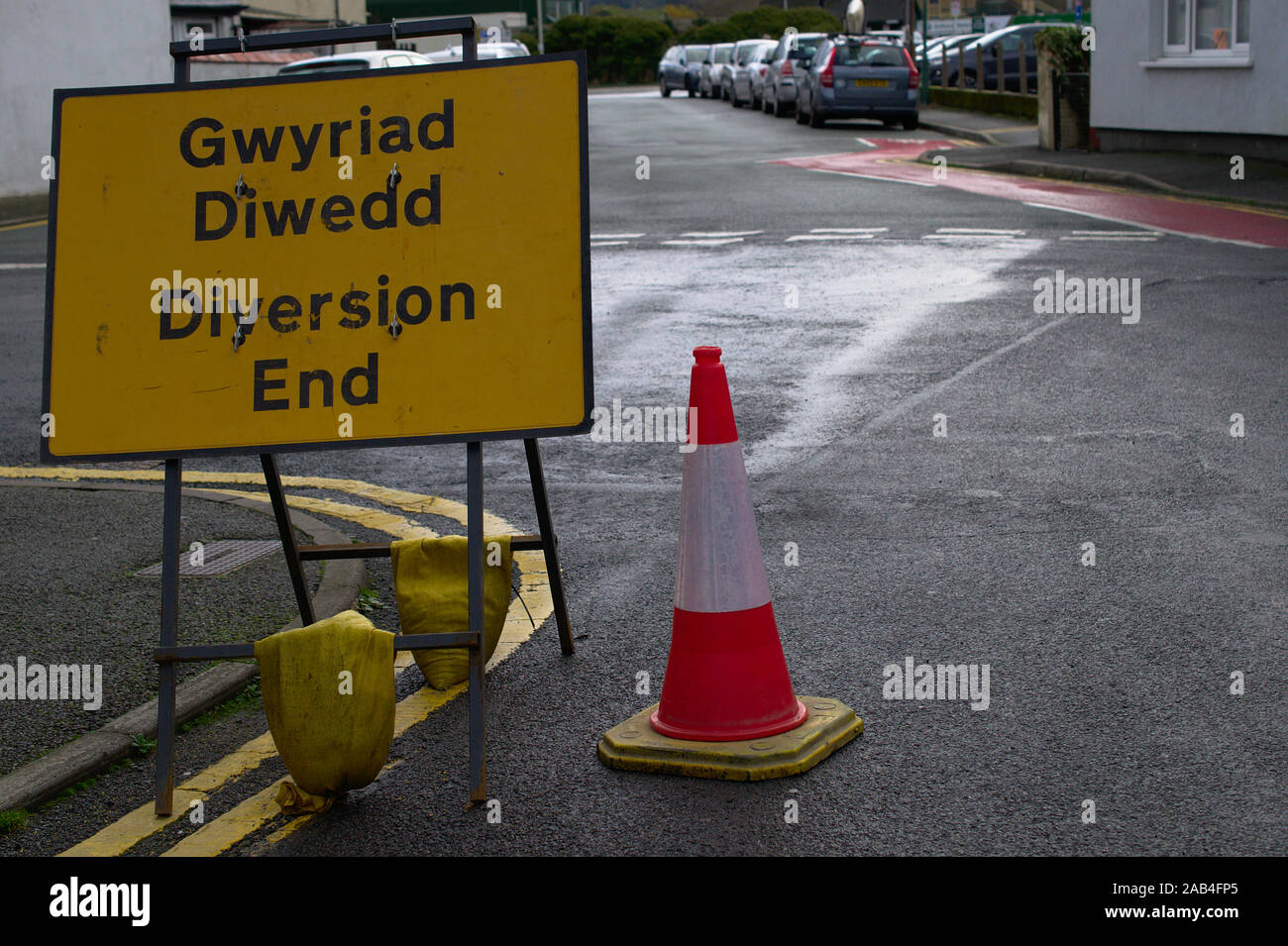 Welsh road signs hi-res stock photography and images - Alamy