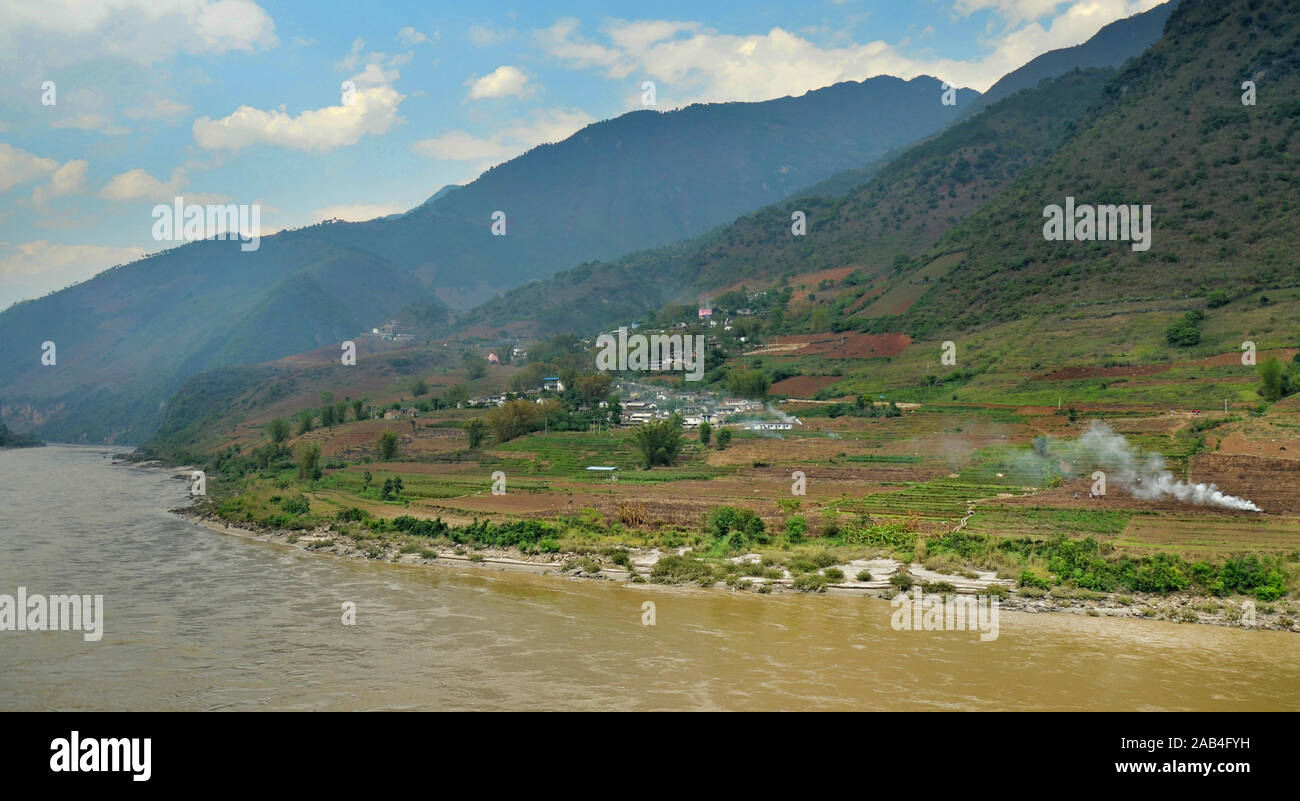 Nujiang valley. The Nujiang (its name in Chinese means ‘Raging River ...