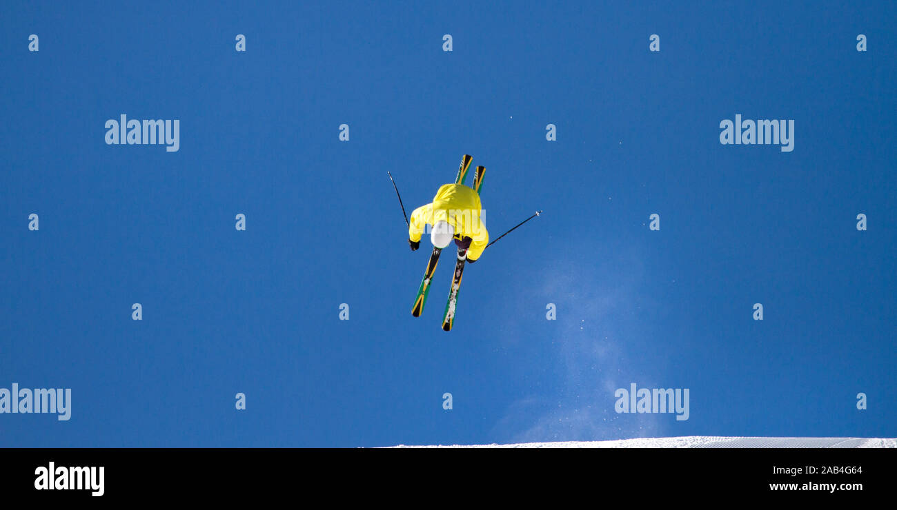 Aerial athlete action hi-res stock photography and images - Alamy