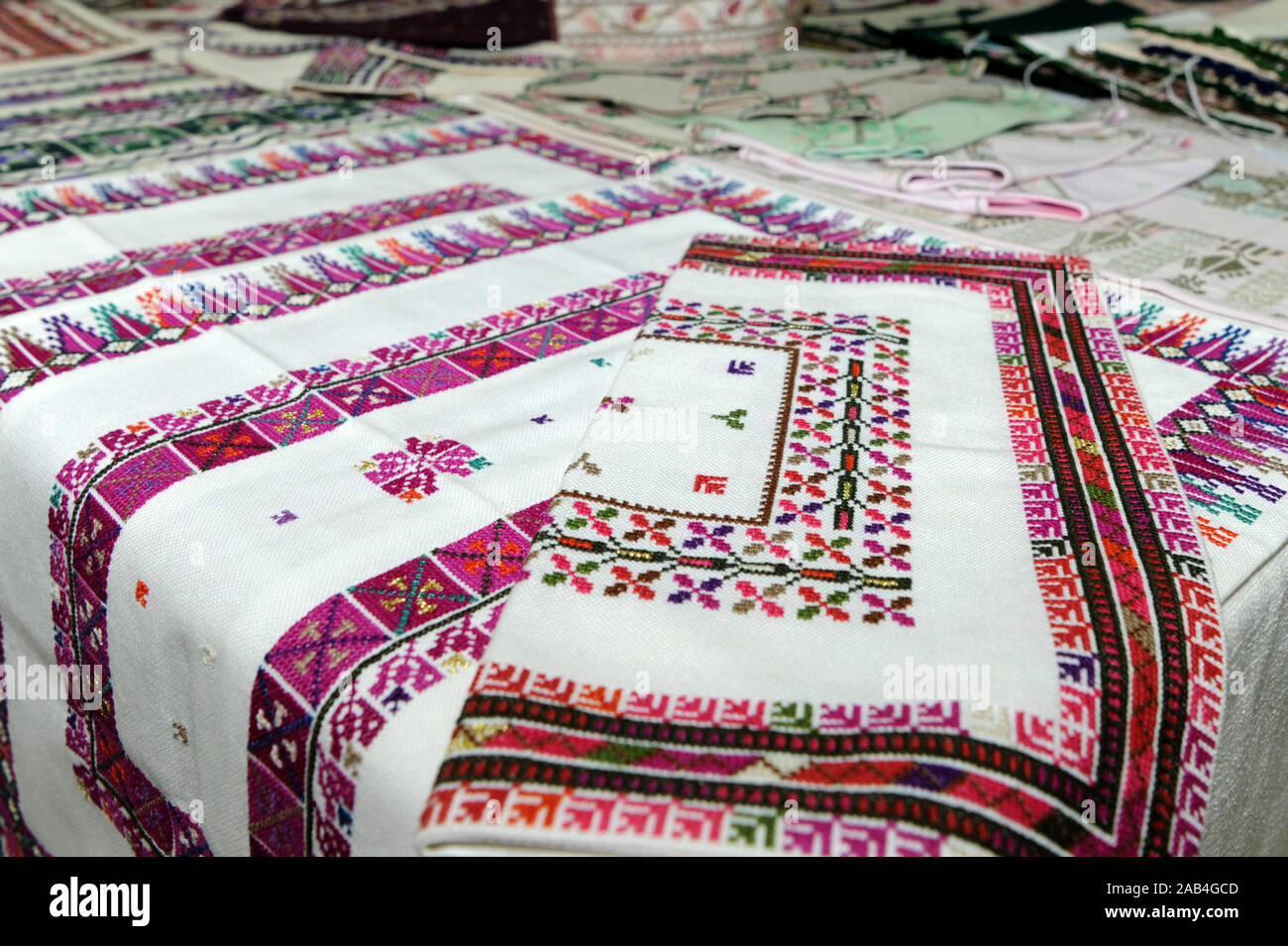 Kuwait embroidery hi-res stock photography and images - Alamy