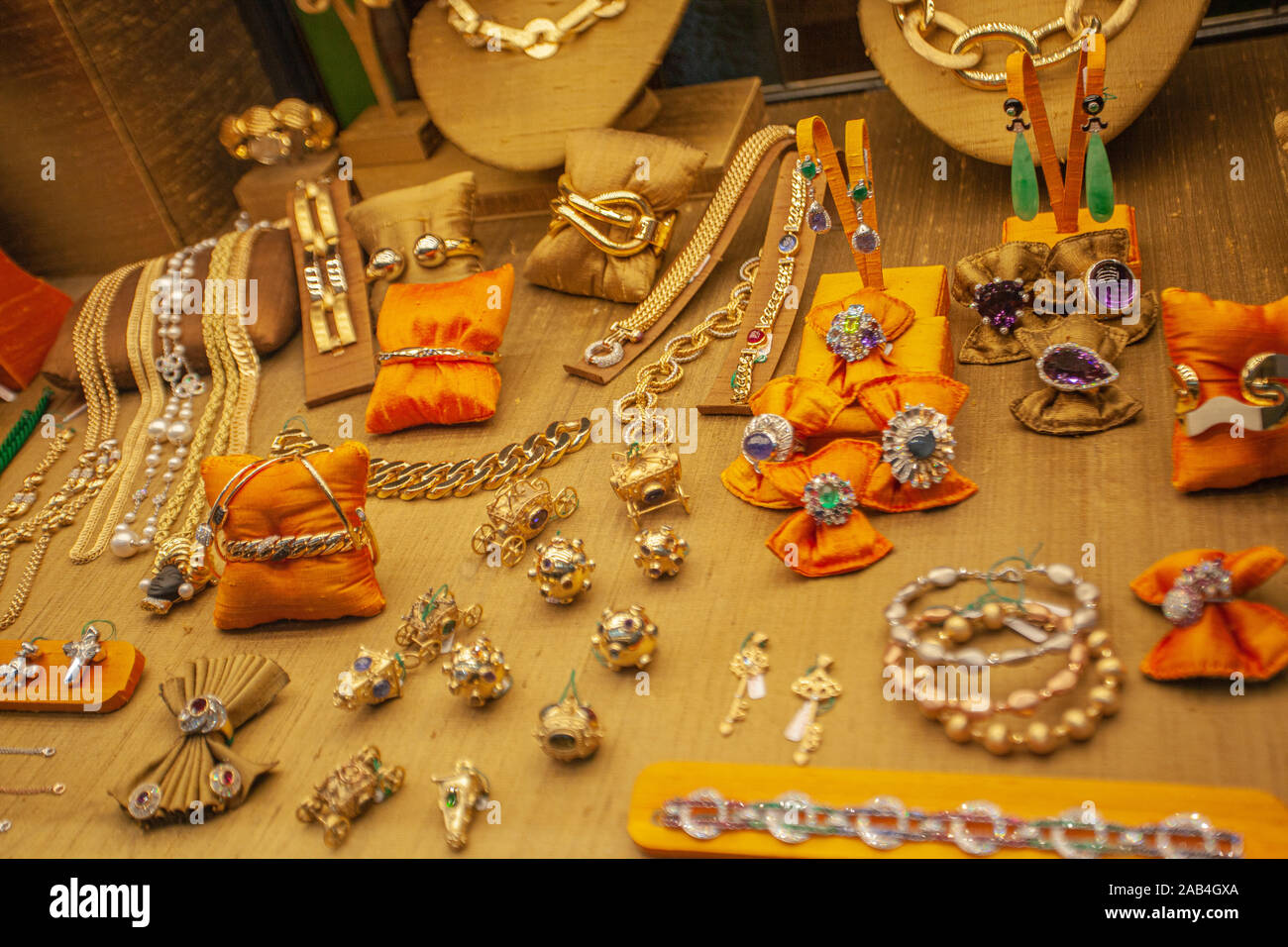 Jewelery exhibition hi-res stock photography and images - Alamy