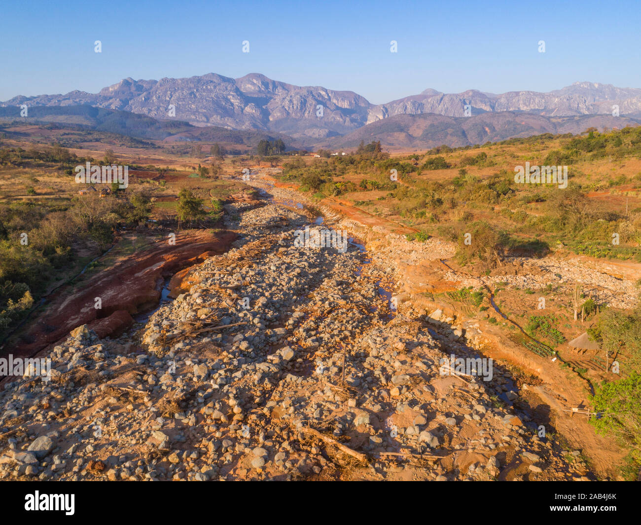 Damage caused by cyclone idai hi-res stock photography and images - Alamy