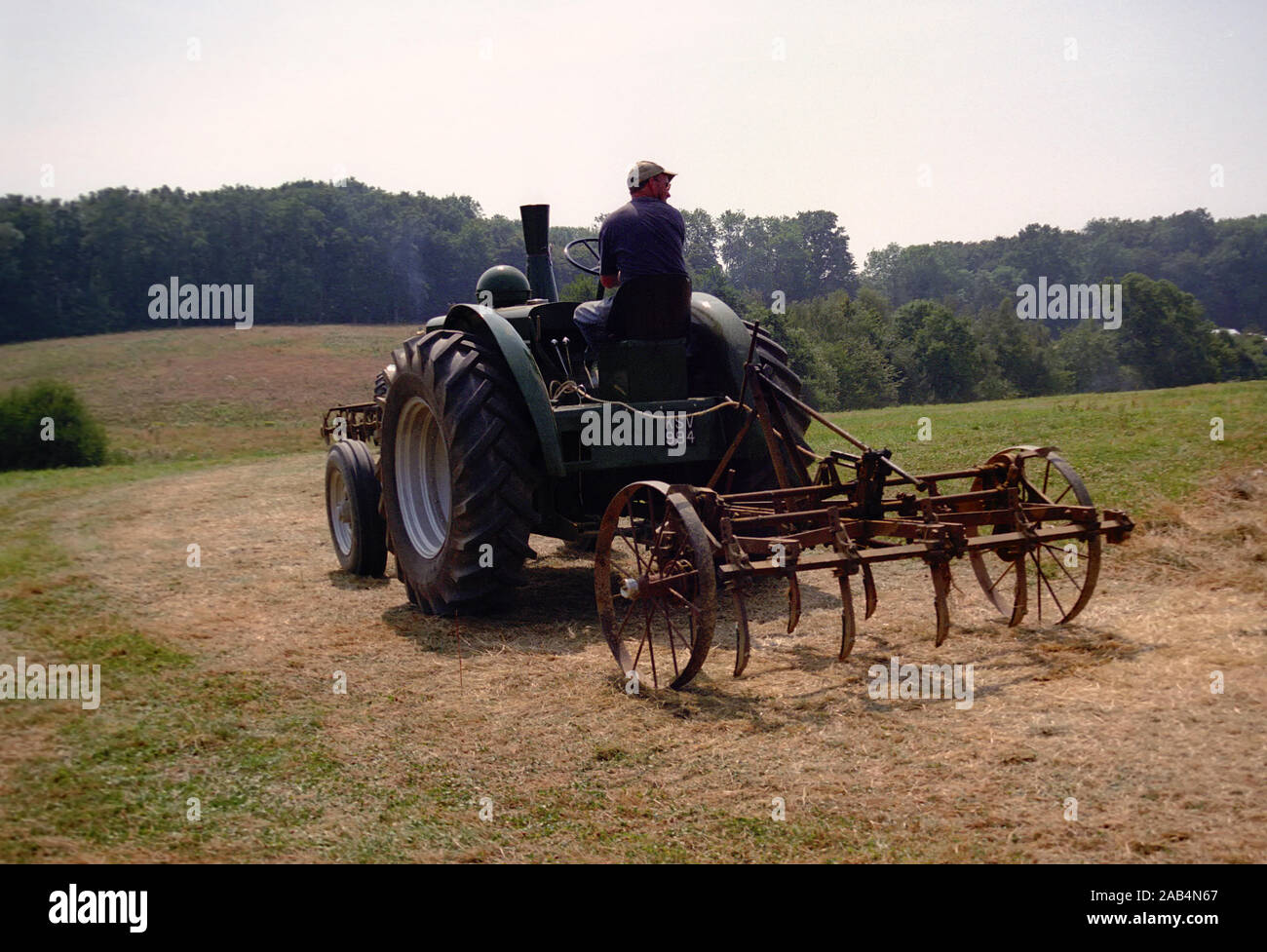 Classic tractor in a field Stock Photo - Alamy