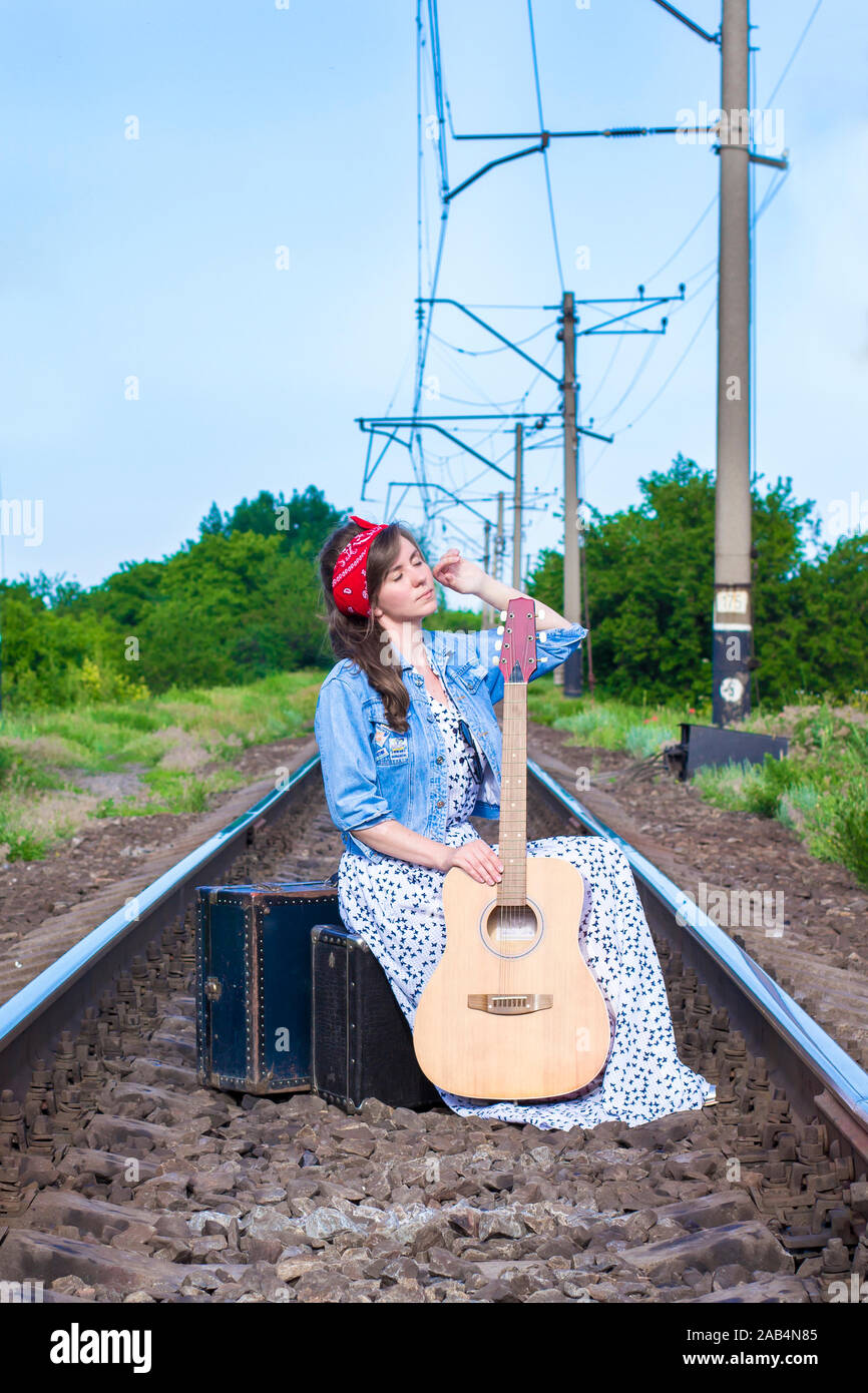 Female singer with red hair hi-res stock photography and images - Alamy