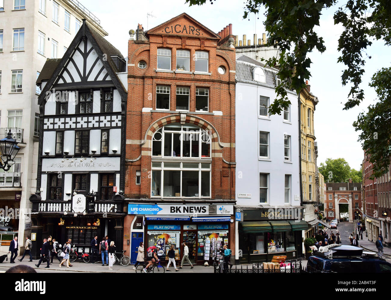 George pub fleet street hi-res stock photography and images - Alamy