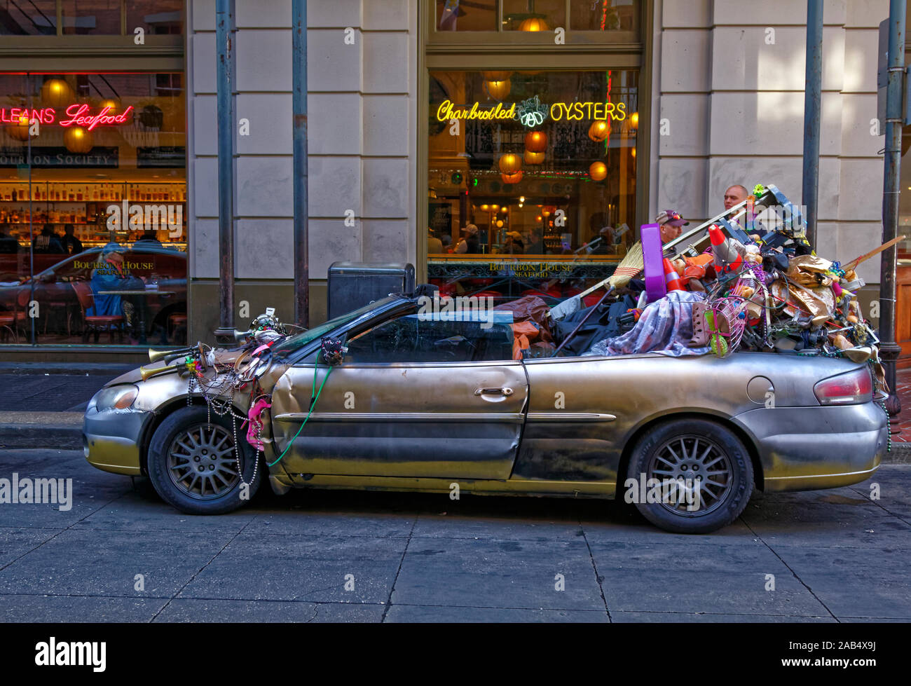 Unique street scene hi-res stock photography and images - Alamy