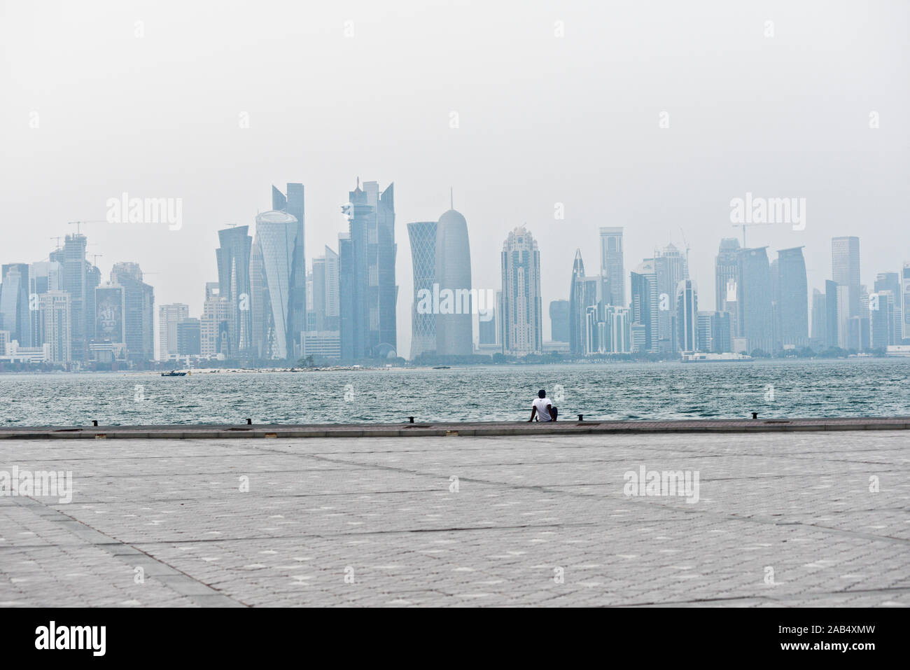 Doha skyline hi-res stock photography and images - Alamy