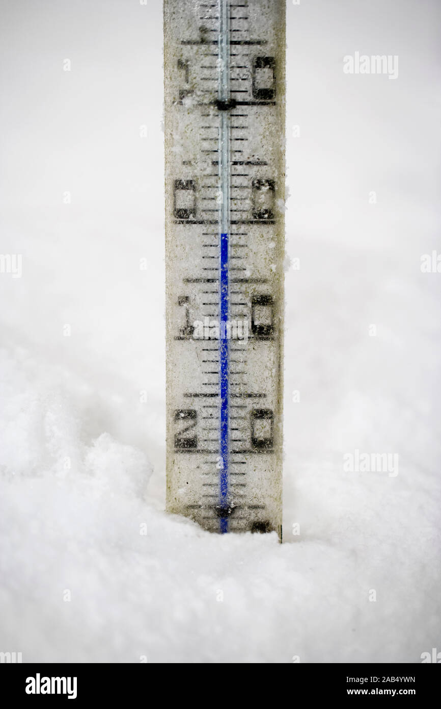 Measuring snow hi-res stock photography and images - Alamy