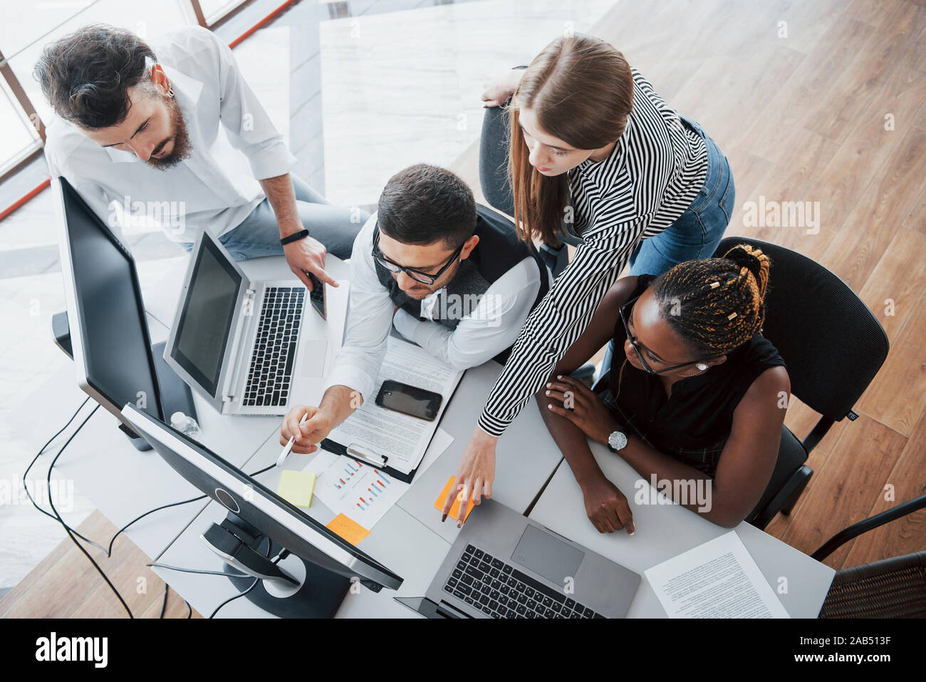 Multinational people hi-res stock photography and images - Alamy