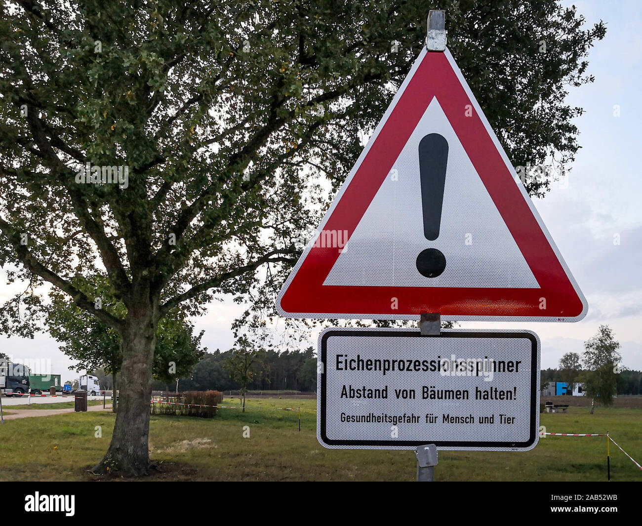 Oak processionary moth warning sign hi-res stock photography and images ...