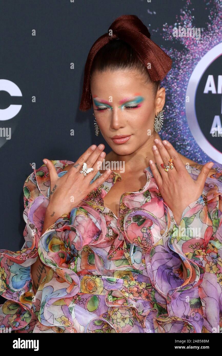 Los Angeles, CA. 24th Nov, 2019. Halsey at arrivals for 2019 American ...