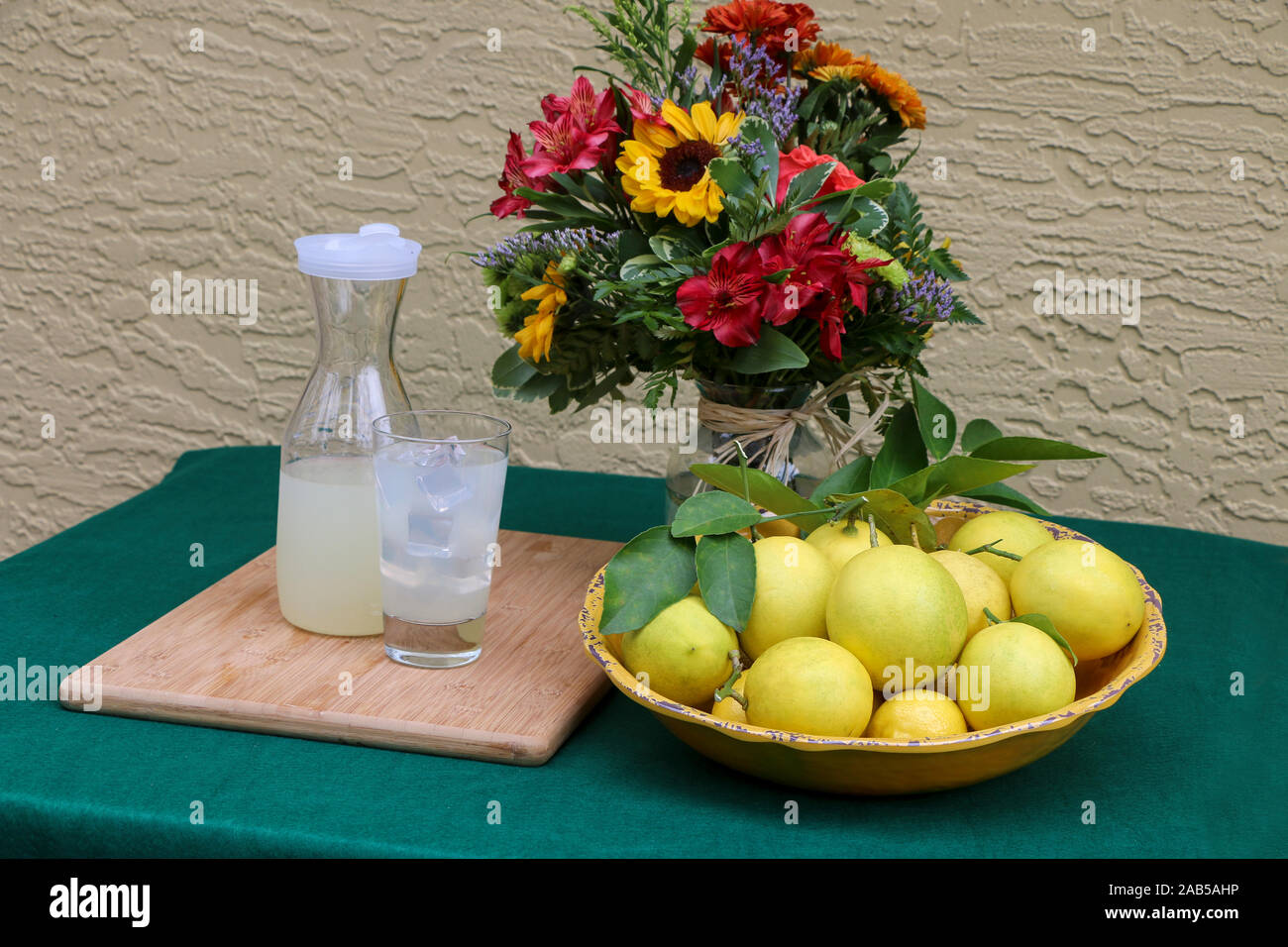 Fresh lemonade hi-res stock photography and images - Alamy
