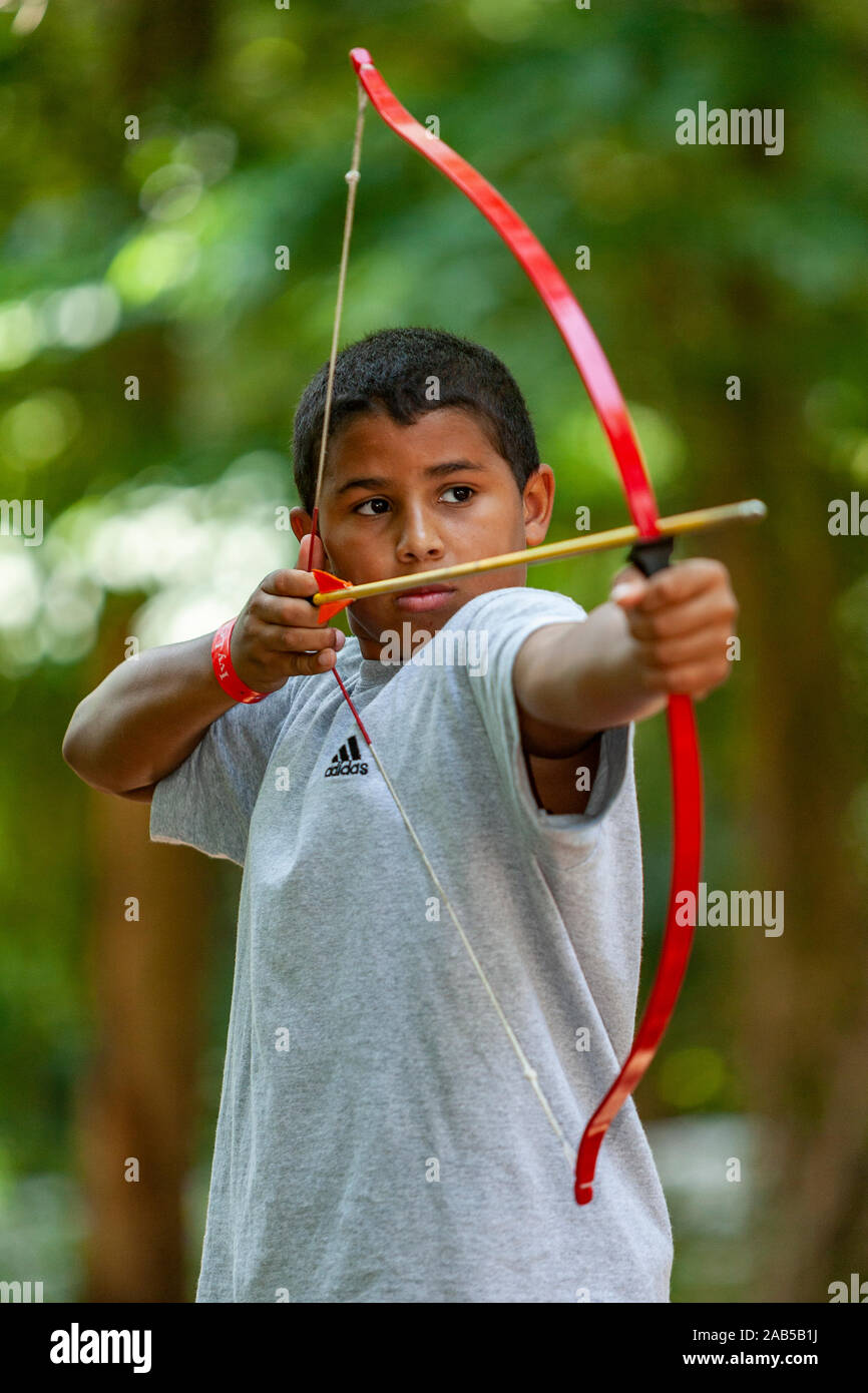 Archery kids hi-res stock photography and images - Alamy