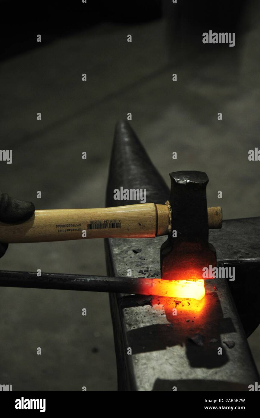 Iron forging on an anvil Stock Photo - Alamy