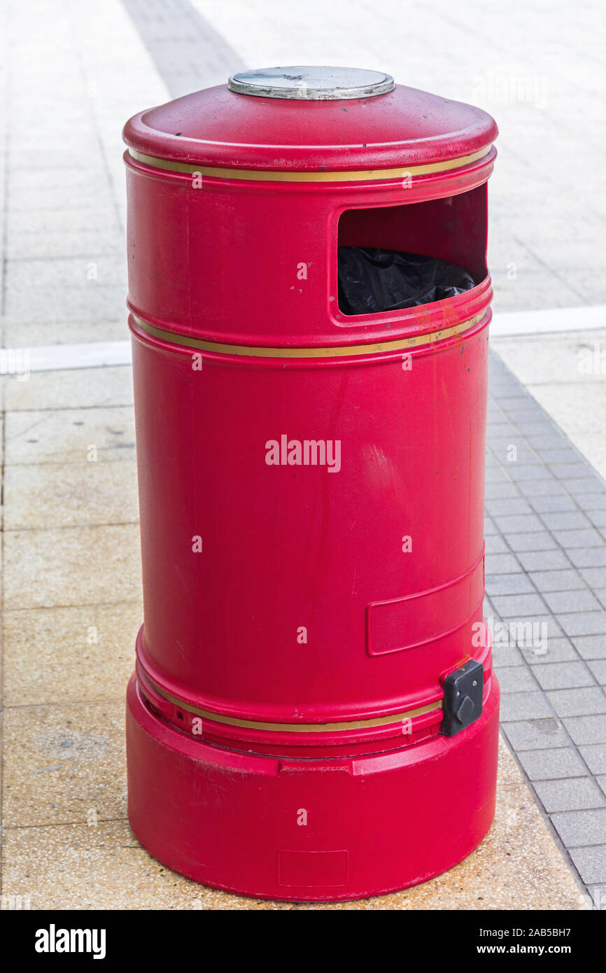 Red top bin hi-res stock photography and images - Alamy