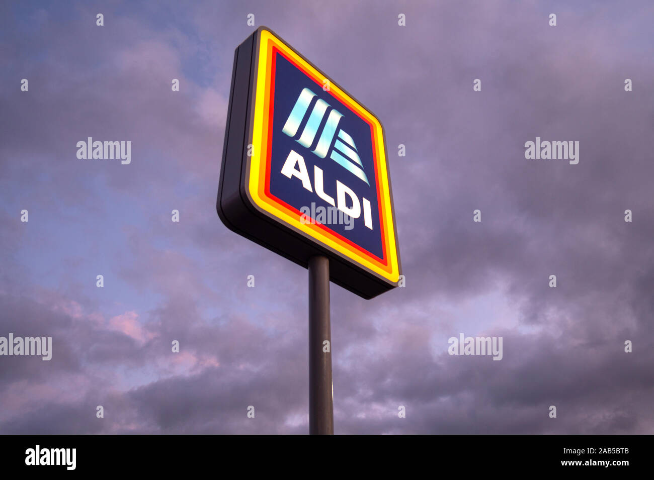 Aldi pole sign hi-res stock photography and images - Alamy