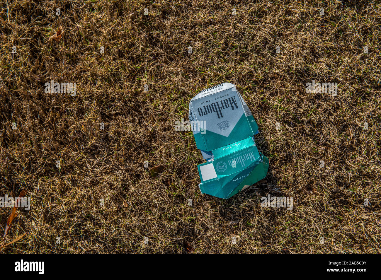 Crumpled cigarette packet hi-res stock photography and images - Alamy