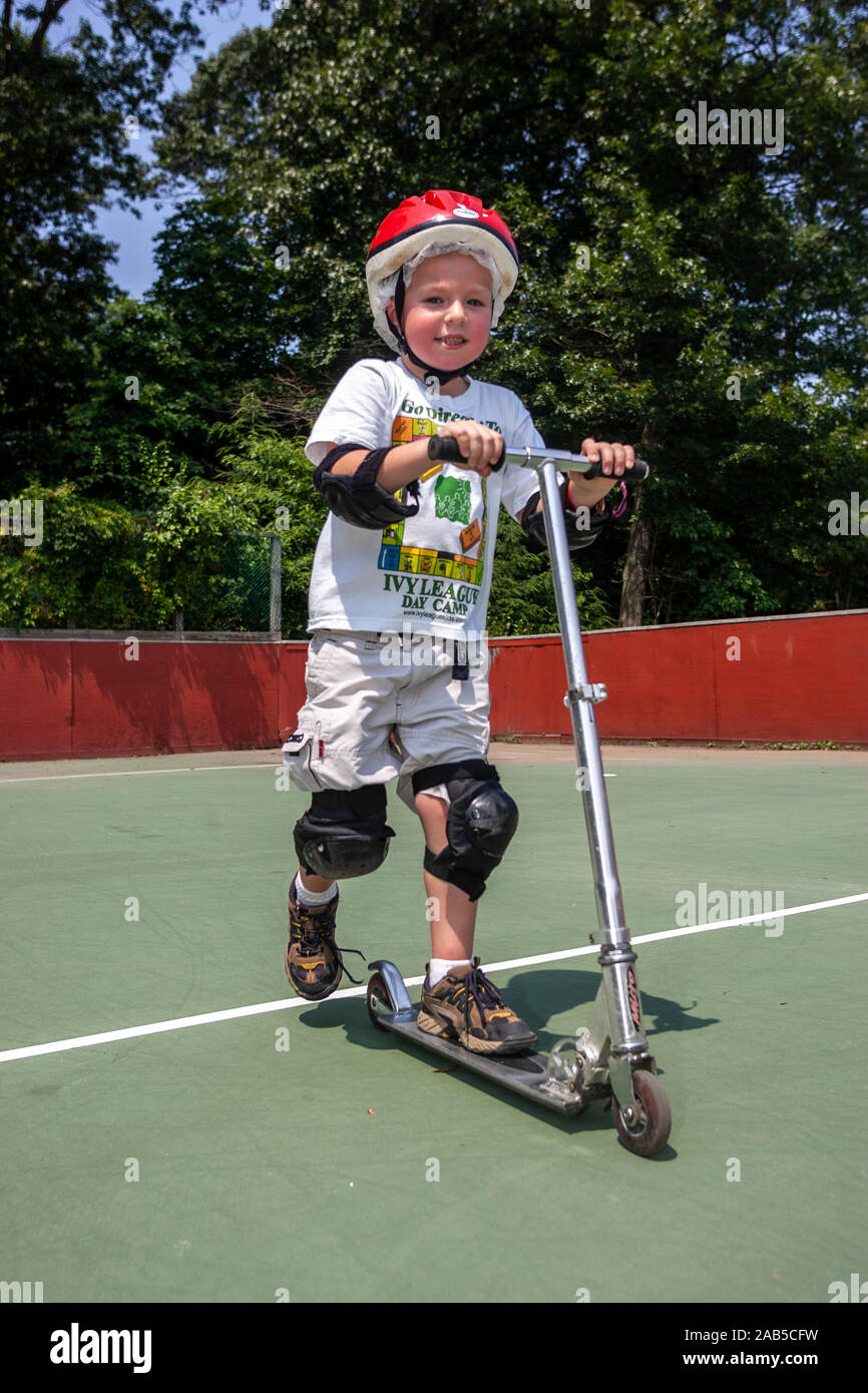 Scooter boys hi-res stock photography and images - Alamy