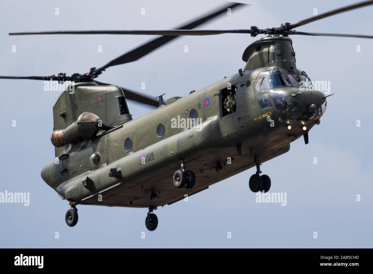 Raf boeing chinook hc6 helicopter hi-res stock photography and images ...