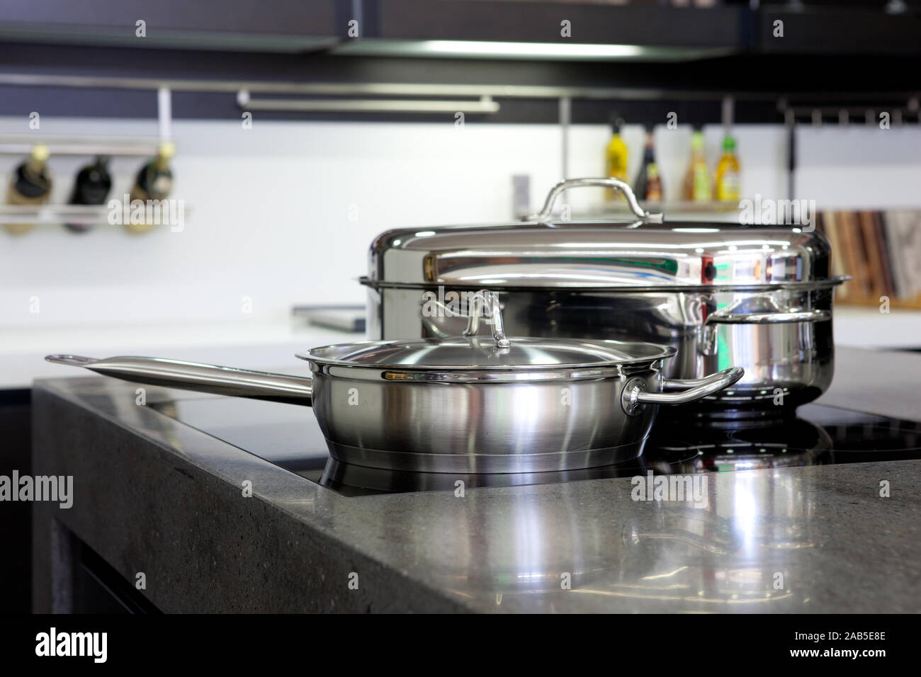 New pan and pan close-up in a modern kitchen Stock Photo - Alamy