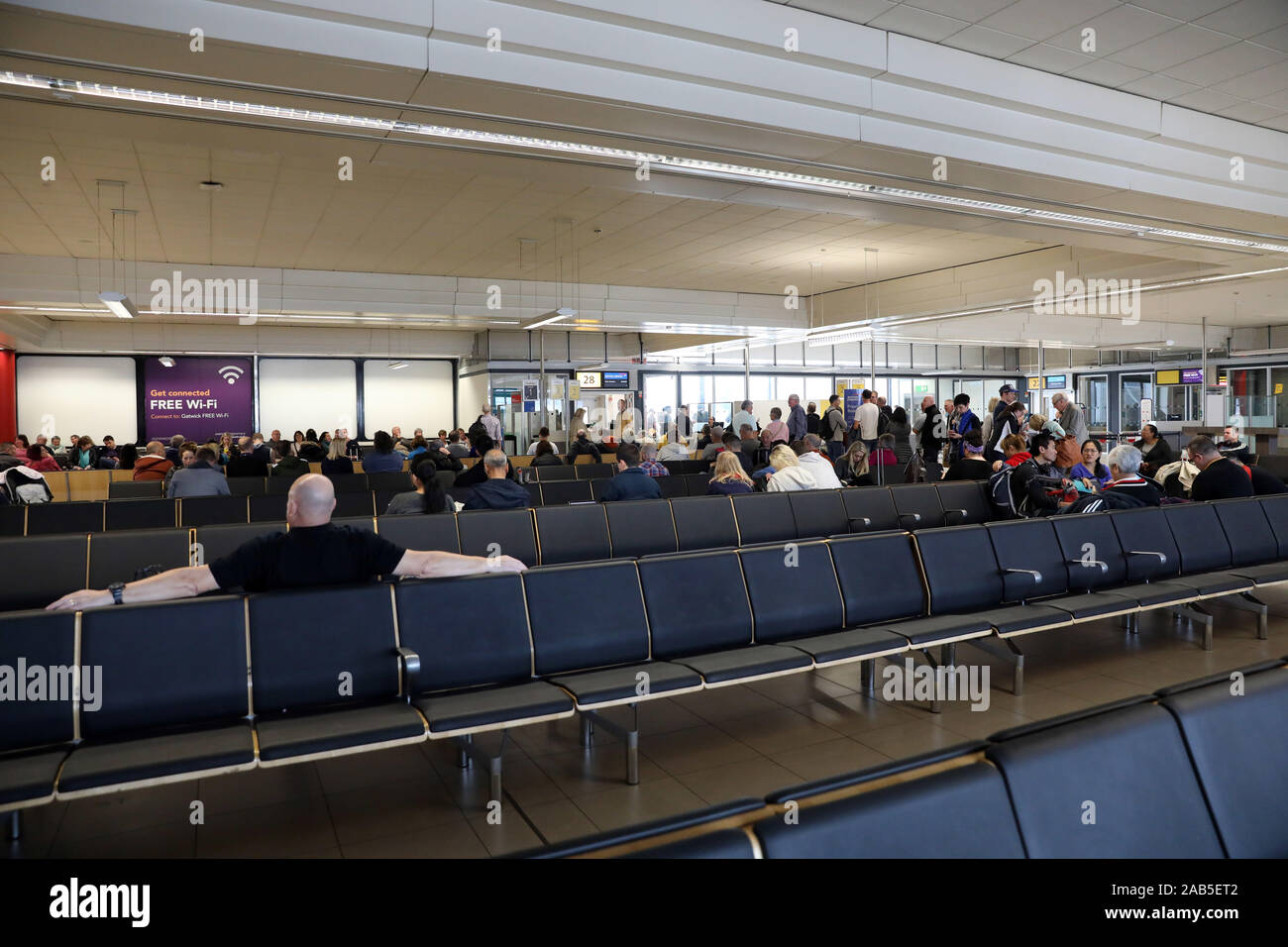 Gatwick airport winter hi-res stock photography and images - Alamy