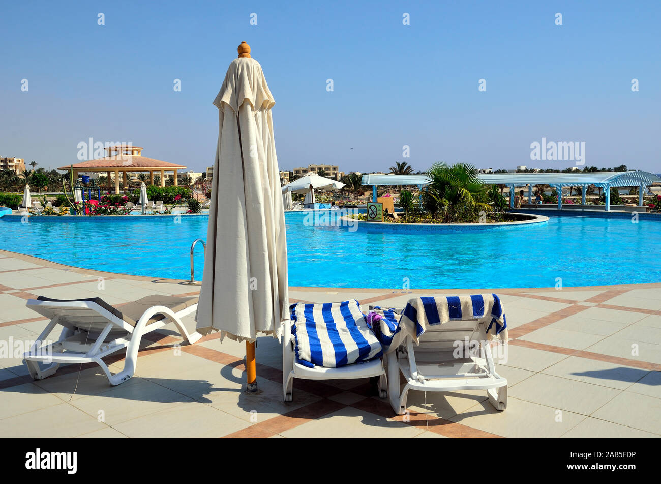 Egypt cairo swimming pool hotel hi-res stock photography and images - Alamy