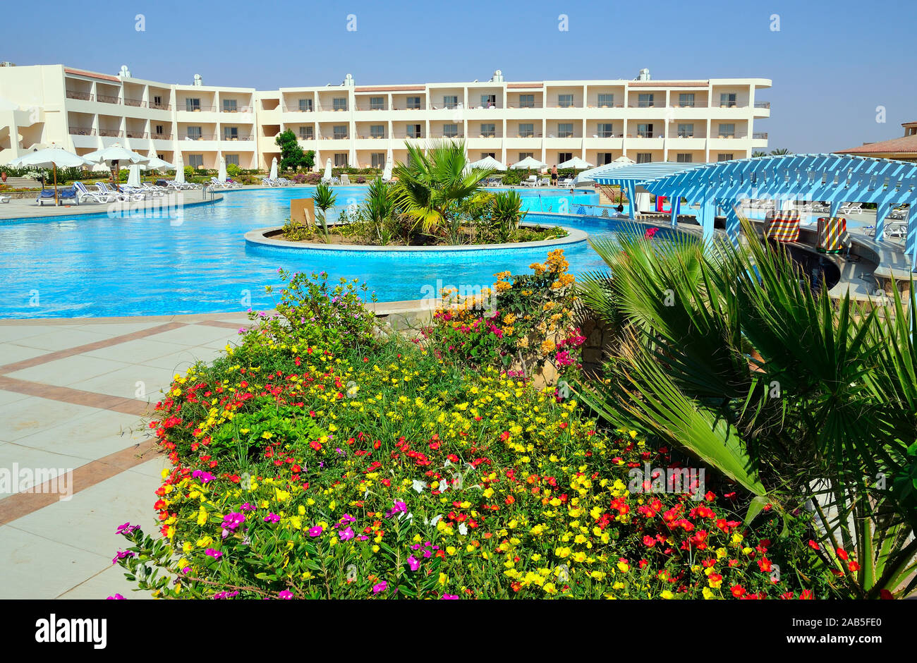 Egypt cairo swimming pool hotel hi-res stock photography and images - Alamy