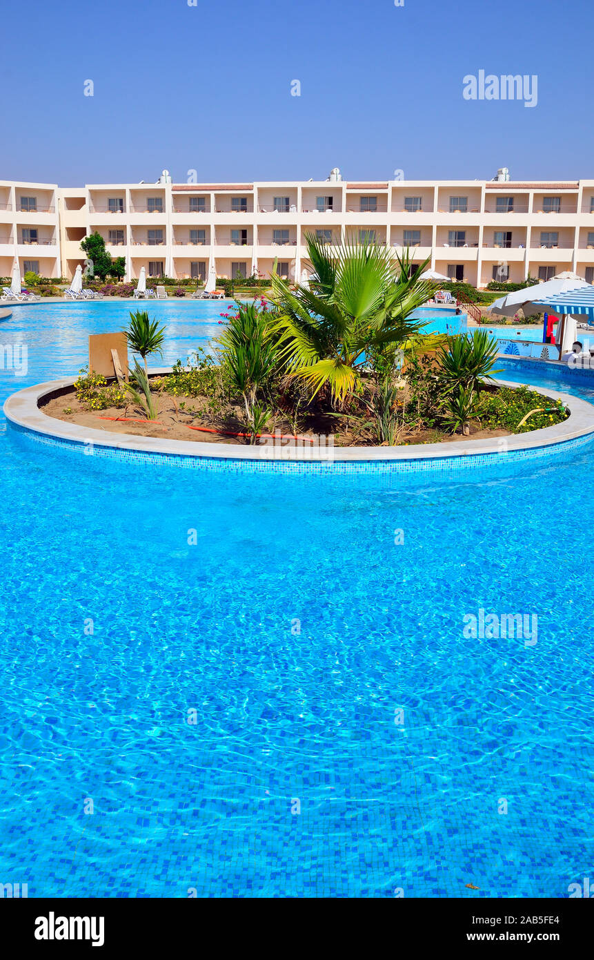 Egypt cairo swimming pool hotel hi-res stock photography and images - Alamy