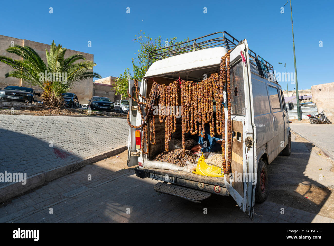 Hanging meats hi-res stock photography and images - Alamy
