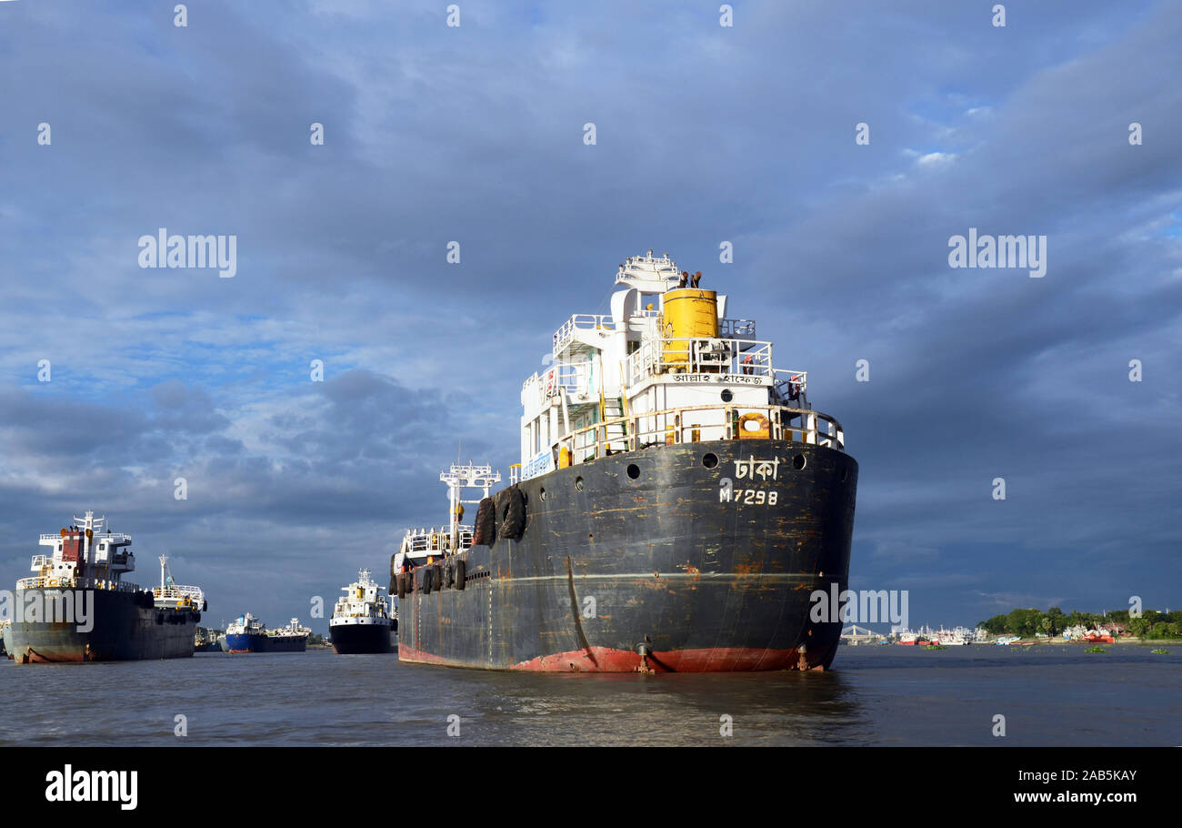 Chittagong port images hi-res stock photography and images - Alamy